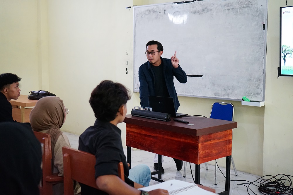 Unigoro Dorong Riset Energi Terbarukan: Prodi Kimia Kupas Potensi ...